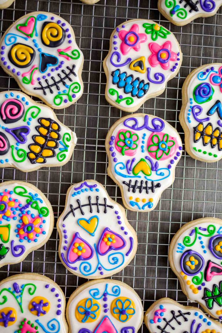 How To Perfectly Flood Cookies With Royal Icing - Arina Photography