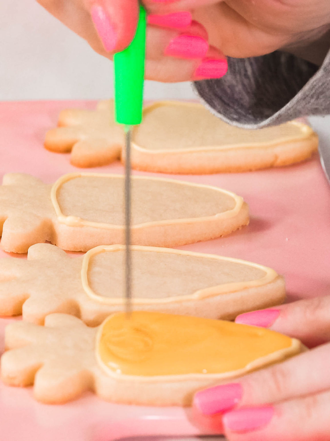 How To Perfectly Flood Cookies With Royal Icing - Arina Photography