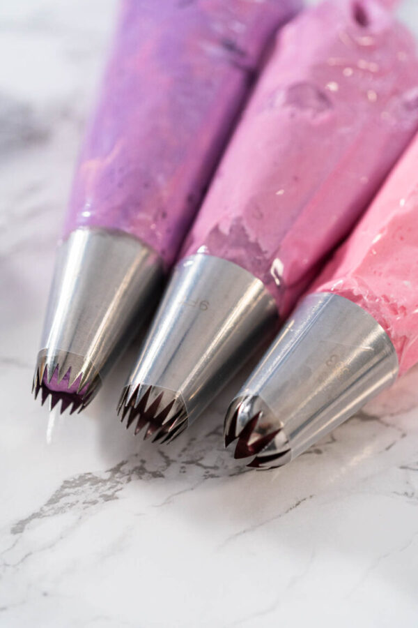 How to Make Ombre Frosting for Cupcakes (Step-by-Step)