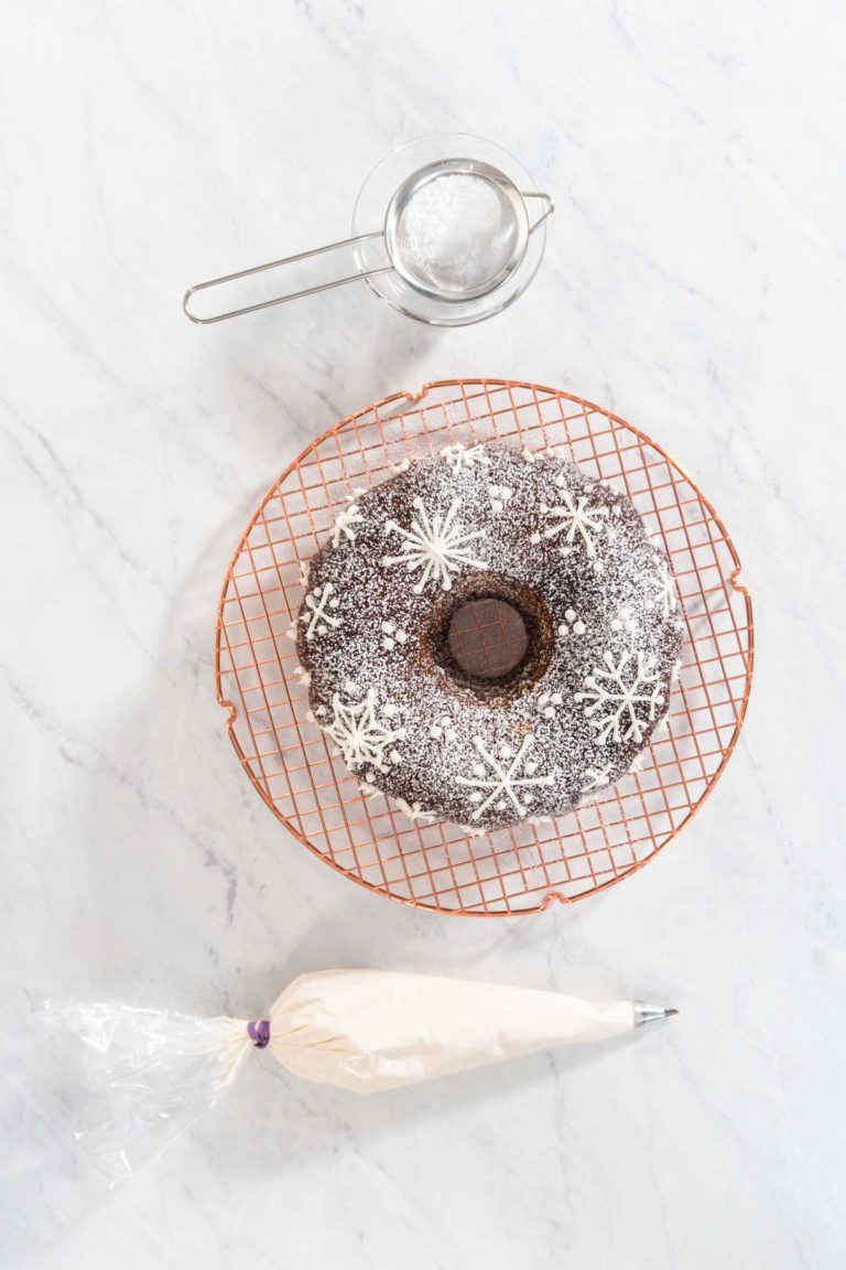 Powdered Sugar Dusting for Bundt Cakes – Simple and Elegant