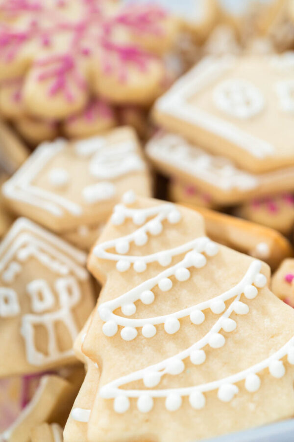 How To Perfectly Flood Cookies With Royal Icing - Arina Photography