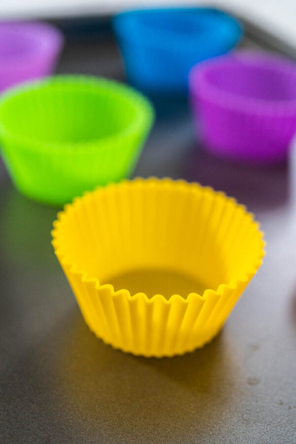 How to bake with silicone cupcake liners - Arina Photography